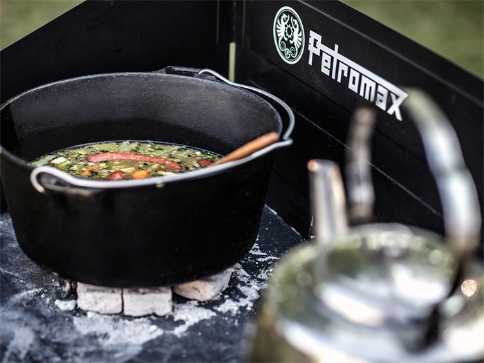 Gietijzeren Dutch Oven met pootjes Petromax - BBQ Experience Center